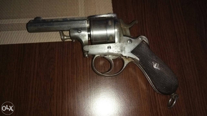 Staro orudje i oruzje zidne satove i slike - Potražnja - OLX.ba