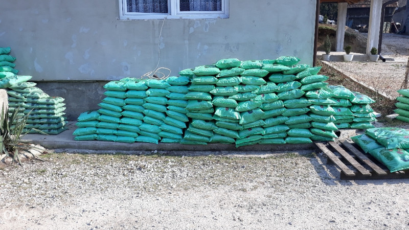 Humus,zemlja za cvijece - Zemlja za cvijeće - OLX.ba