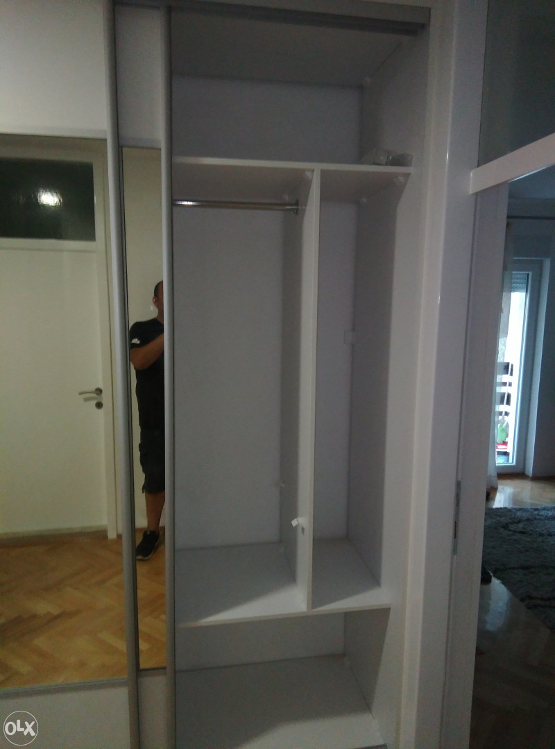 ORMAR AMERIČKI PLAKAR ZA HODNIK - Plakari - OLX.ba