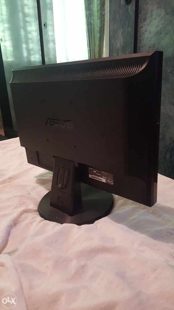 Monitor za racunar 2 komada - Monitori - OLX.ba