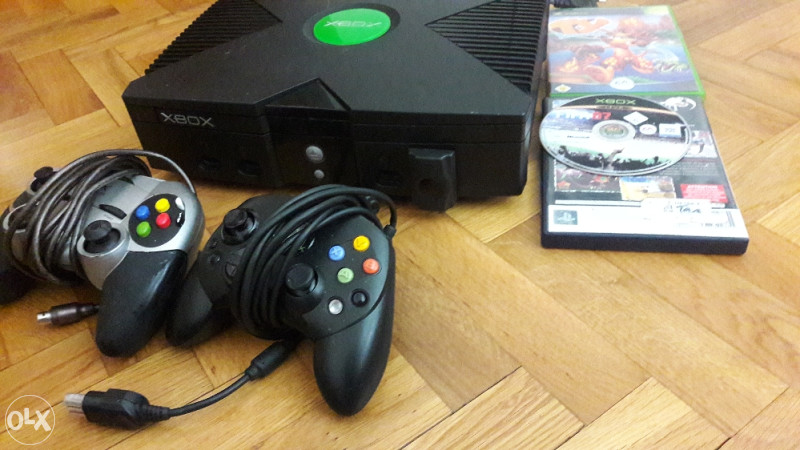 XBOX sa 2 dzojstika Čipovan preko 500 igri - Konzole - OLX.ba