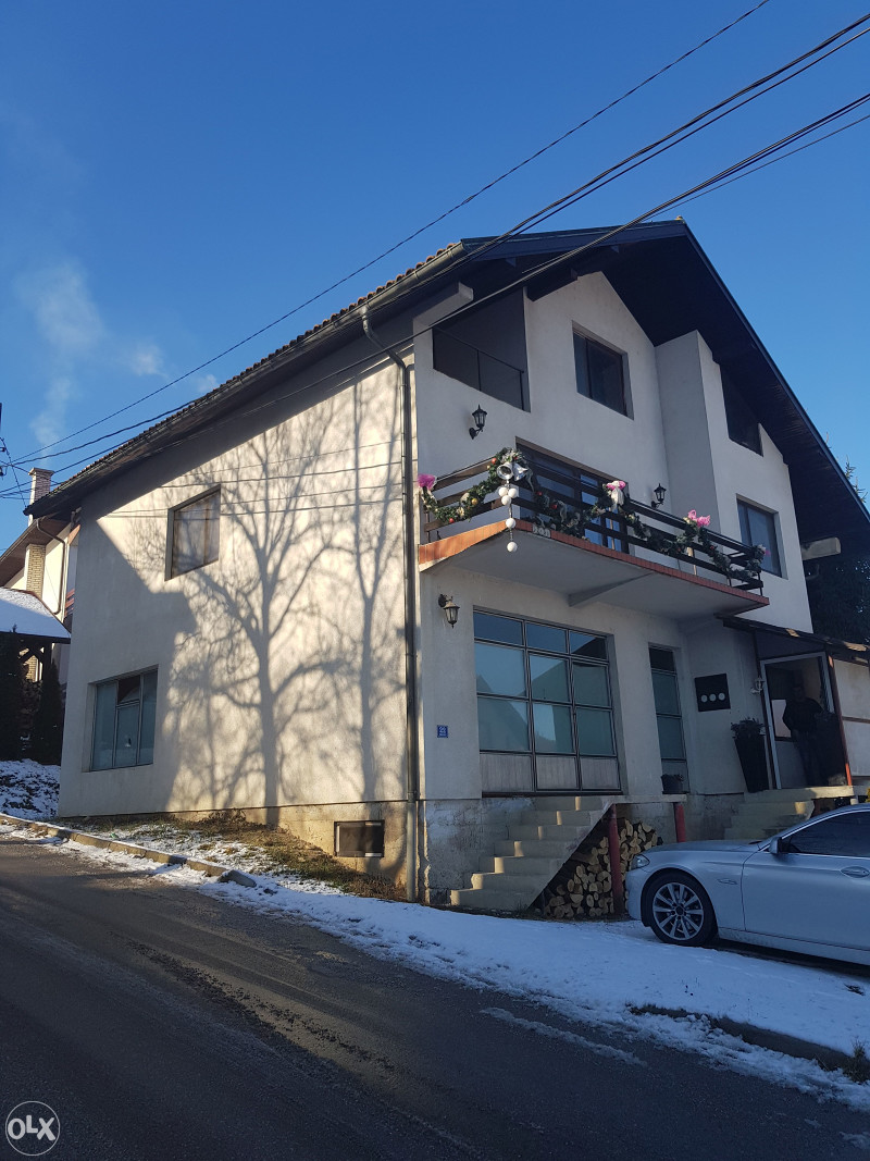 Kuća i dvorište, Kiseljak - Kuće - OLX.ba