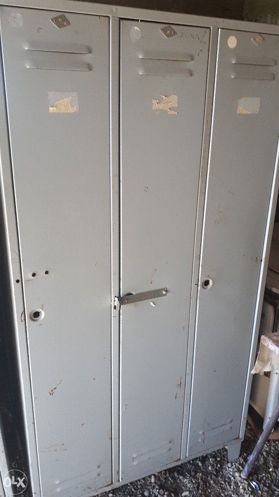 Ormar trokrilni metalni,za alat - Garderoberi - OLX.ba