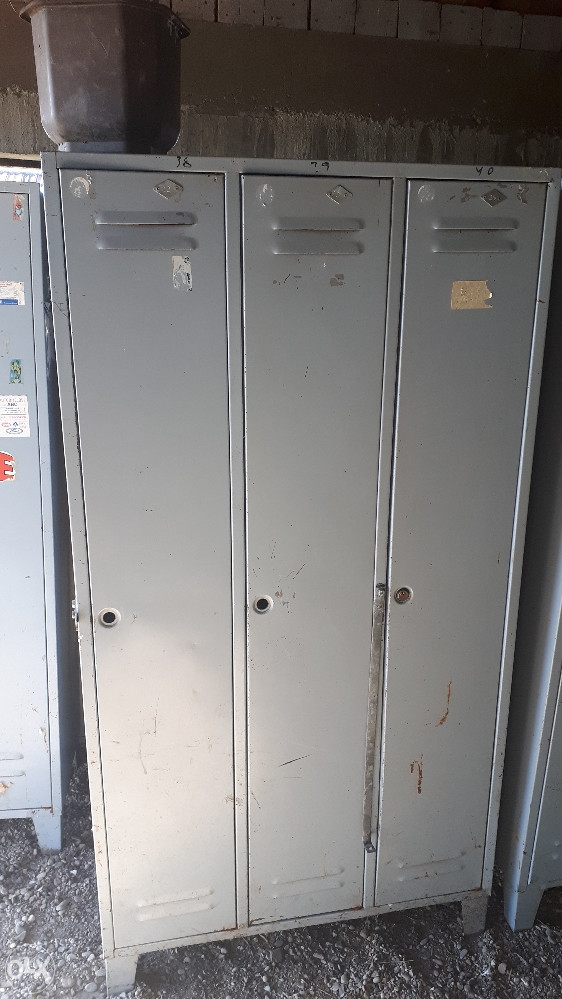 Ormar trokrilni metalni,za alat - Garderoberi - OLX.ba